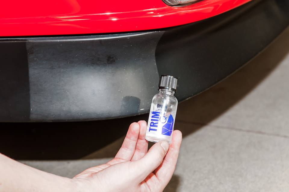 Q2 Trim restores and protects - Gyeon Quartz Korea